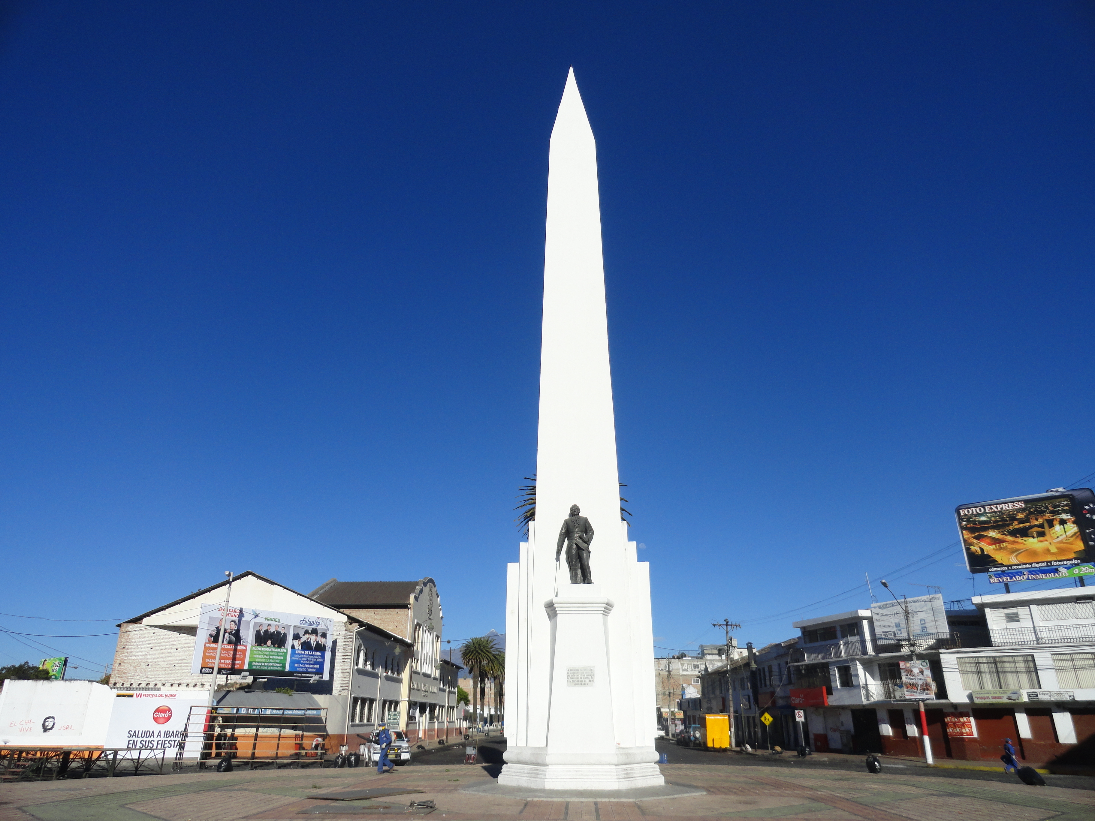 Foto: Obelisco - Ibarra (Imbabura), Ecuador