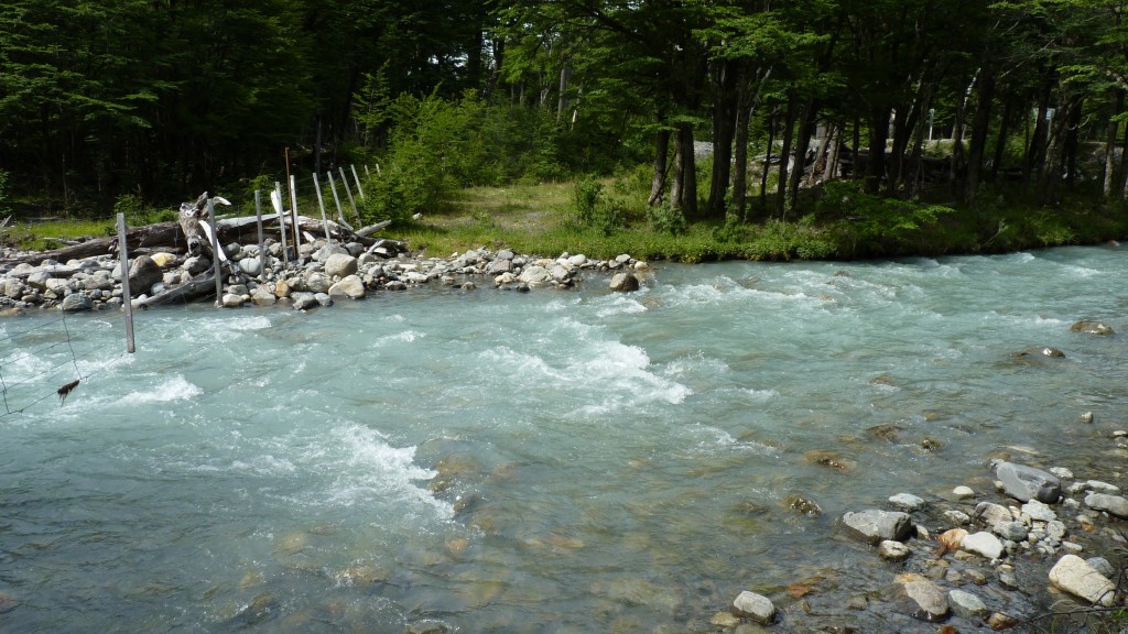 Foto: Camino al Lago del Desierto. Río de las Vueltas. - El Chaltén ...